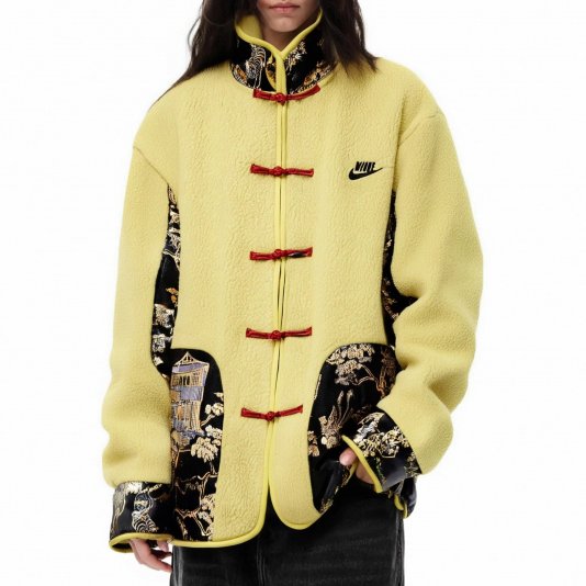 Shop the original Nike Nike Club Fleece+ Sherpa Winterized Hand ...